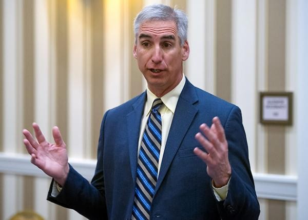 Oliver Luck Speaking Fee and Booking Agent Contact